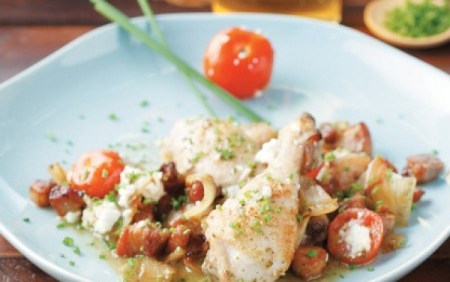 Κοτόπουλο ξιδάτο στη γάστρα με ντοματίνια και φέτα